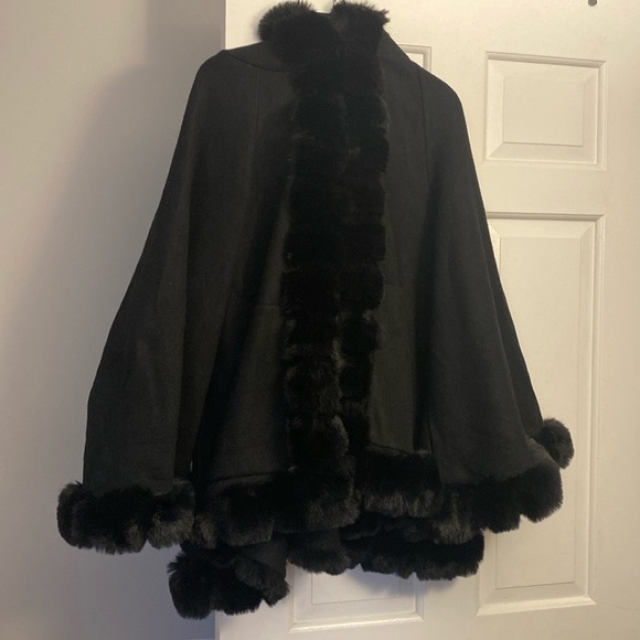Sioni | Jackets & Coats | Sioni Black Faux Fur Hooded Cape | Poshmark